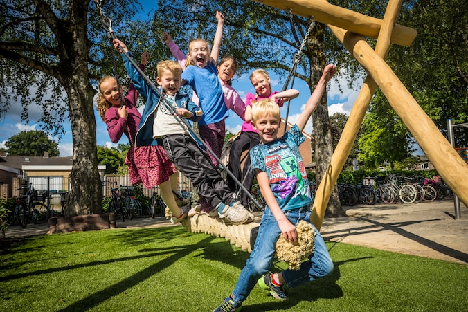 ‘Hun kant en onze kant’ bestaat niet meer op dit schoolplein: kinderen ...