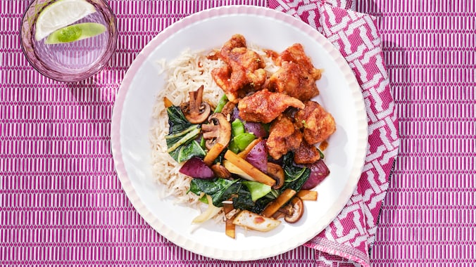 Wat Eten We Vandaag: Sriracha fried chicken met wokgroente | Koken ...