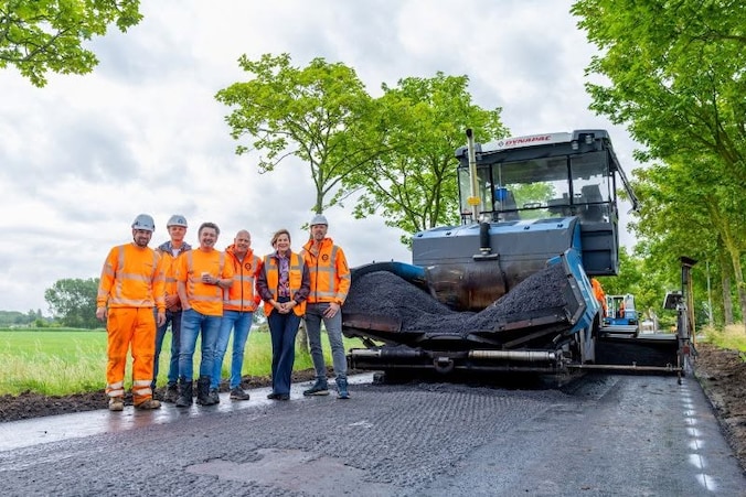 Elektrisch asfalteren in Tuitjenhorn vermindert CO₂-uitstoot | Regio ...
