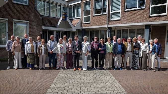 Burgemeester Jaco Geurts ontvangt gouden bruidsparen in Bunschoten ...