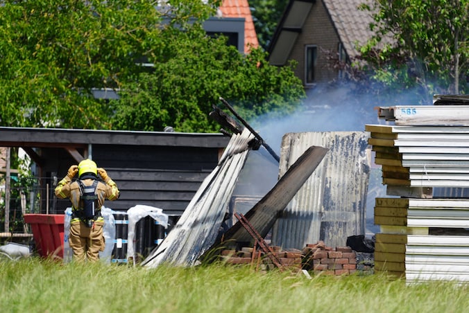Brand in schuurtje achter woning in Sprang-Capelle, mogelijk asbest ...
