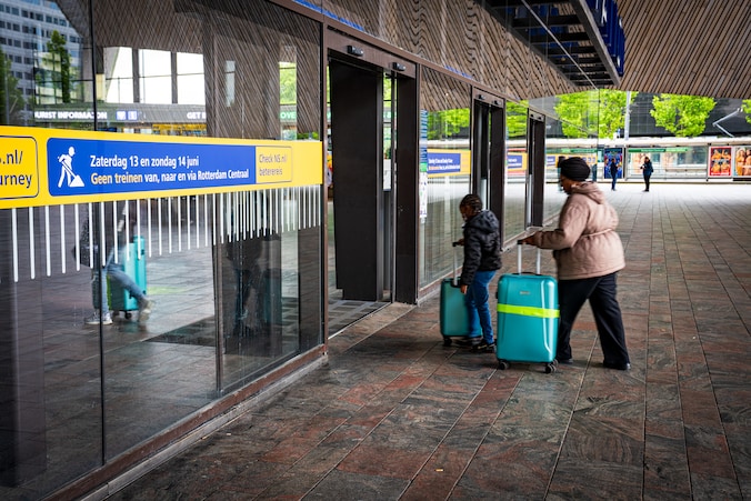 Treinen liggen stil op Rotterdam Centraal, vooral toeristen de dupe ...