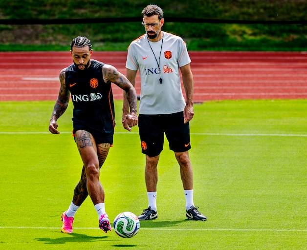 Ruud van Nistelrooij leert Oranje-spitsen anders schieten: niet recht ...