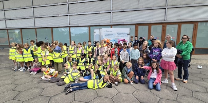 Leerlingen van groep 5 uit Pijnacker-Nootdorp ruimen afval op in ...