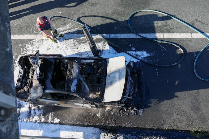 Auto in brand op de A28 richting Utrecht, zorgt voor flinke file ...