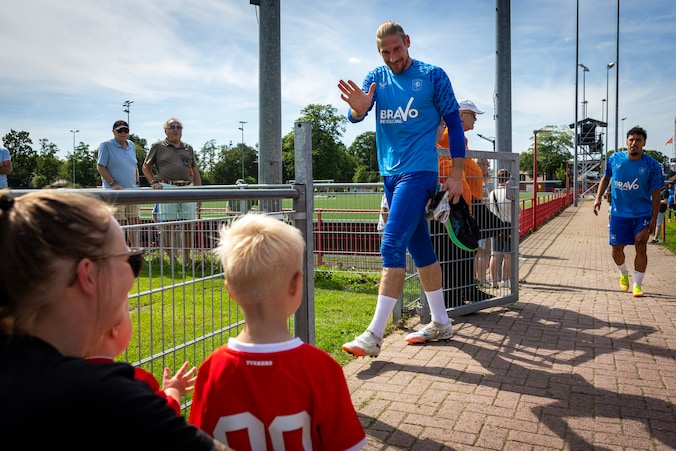 John van den Brom over de te grote groep, het vertrek van zijn ...
