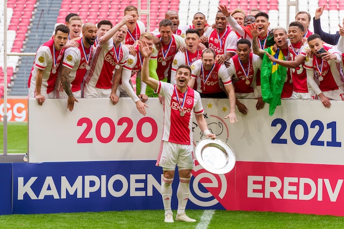 Dusan Tadic krijgt Rinus Michels Award | Sport | AD.nl