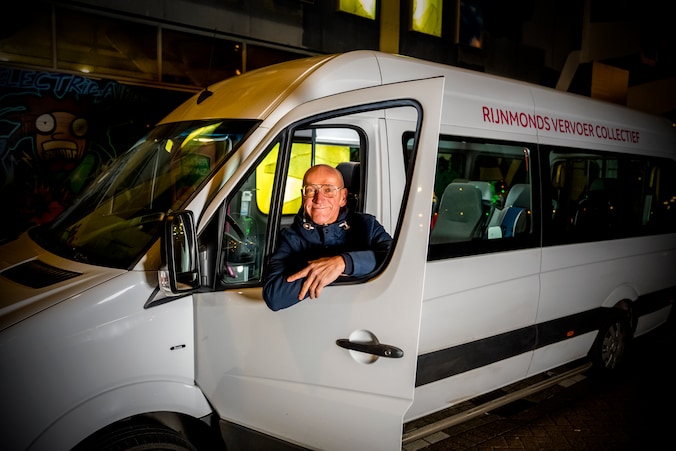 Theatermaker Gerard (62) ging aan de slag als taxichauffeur: ‘Leuk ...