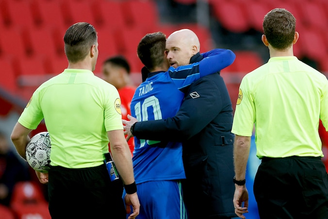 Goal roept bij Erik ten Hag herinneringen op aan Real Madrid: ‘Bal toen ...