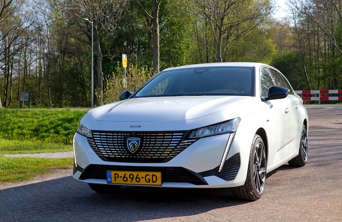 Test Peugeot 308 SW Hybrid: rijdt fijn, maar wel wat krap achterin ...