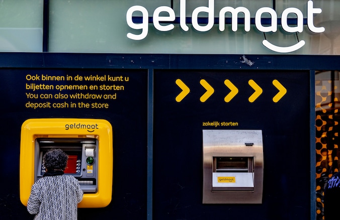 ABN Amro en ING verhogen tarieven betaalrekeningen | Nieuws | AD.nl