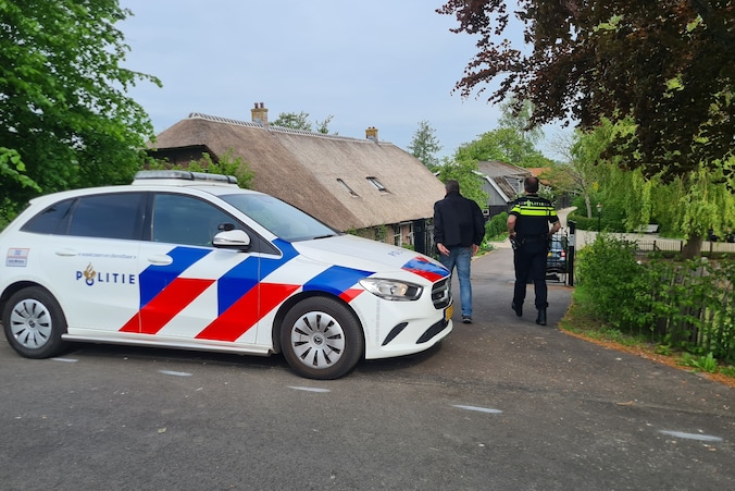 Woonboerderij, auto's en drie ton contant betaald: broers en vriendin ...