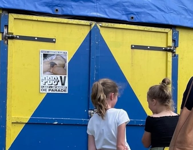 Vader boos om poster van blote vagina bij kindervoorstelling: ‘Papa ...