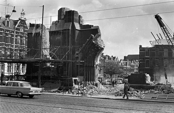 De kerk die het bombardement doorstond maar tóch gesloopt werd | Regio ...
