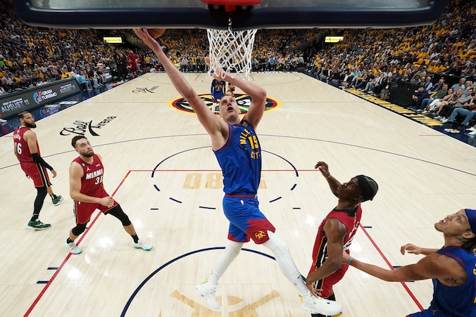 Denver Nuggets verslaat Miami Heat in eerste duel NBA Finals ...