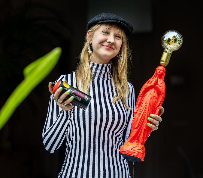 Rosalie Boom (30) is ‘trashqueen’ op YouTube: ‘Ze knutselt met wc ...