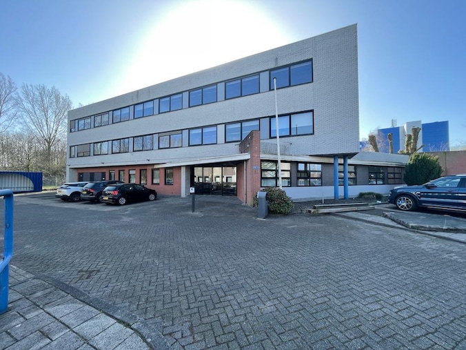 Asielzoekers logeren tijdens grote verbouwing in een hotel | Regio | AD.nl