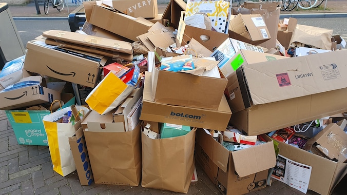 Ophalen oud papier bij appartementen in Veldhoven aangepast | Regio | AD.nl