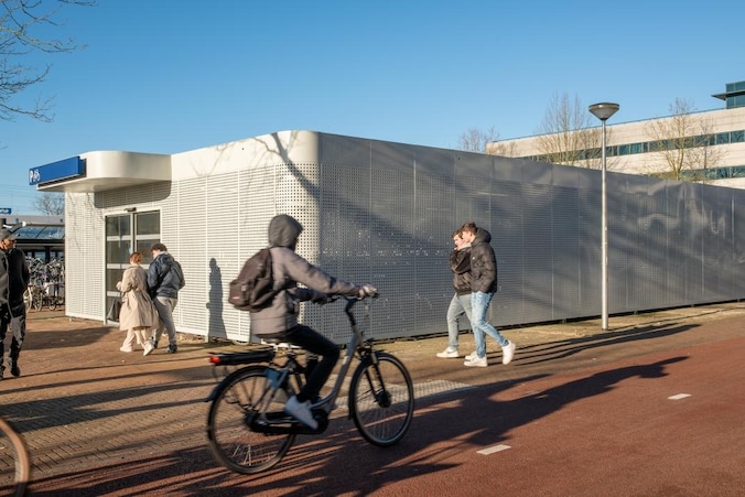 Nieuwe bewaakte fietsenstalling geopend bij station Amersfoort ...