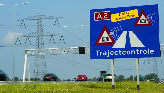 Trajectcontrole A2 goed voor 335.921 boetes | Nieuws | AD.nl