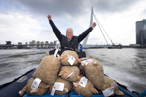 Zeeuwse kust tobt verder met giftige mossel | Nieuws | AD.nl