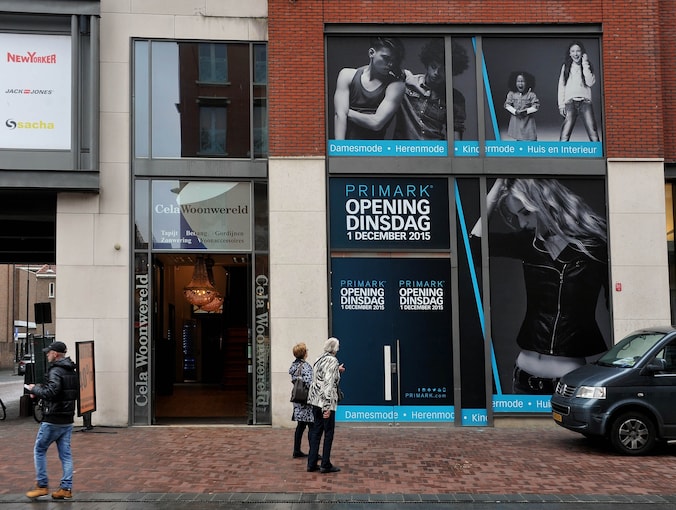 Op zoek naar een gouden ticket in de nieuwe Primark | Regio | AD.nl