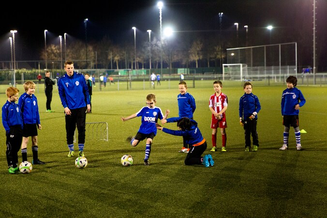 Bedreigingen VV Bladella: Kinderen jeugdvoorzitter durven niet buiten ...