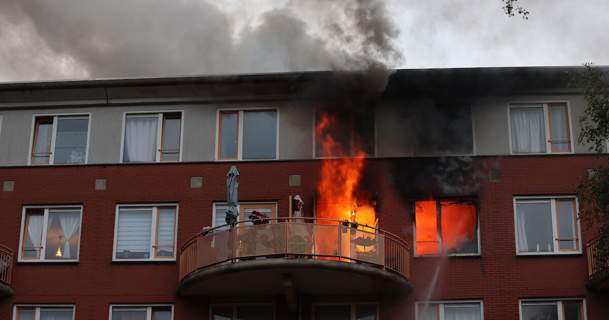 Vier jaar cel voor vader Mehmet (27) die eigen huis in brand stak en ...