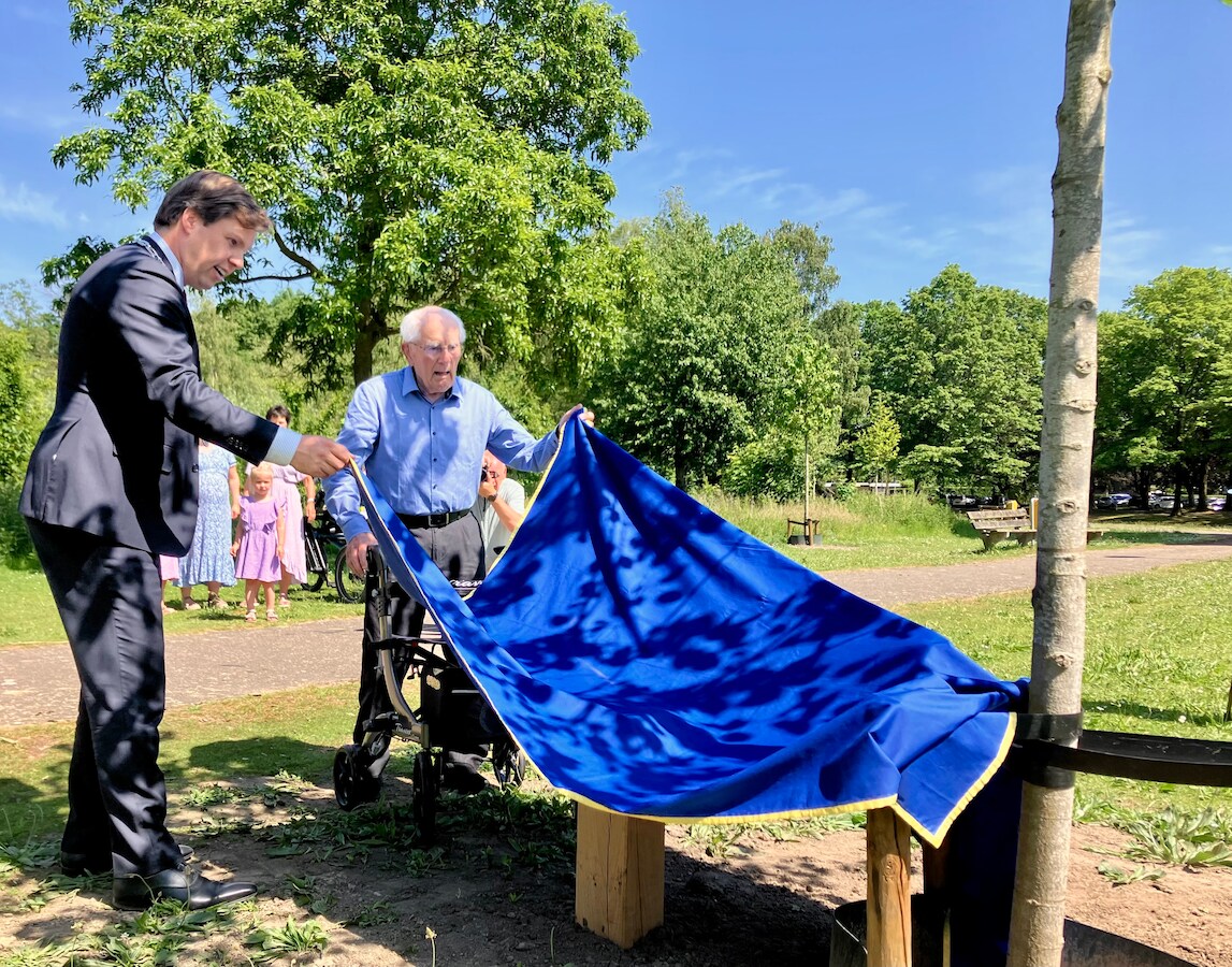 Jacques Janssen uit Nuenen 100 jaar jong | Foto | AD.nl