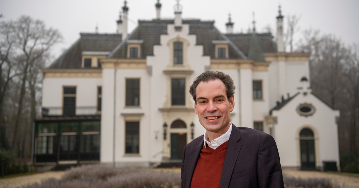 Dit is de man van 36 kastelen, 37 landgoede­ren, 5 molens en 1 kerk ...