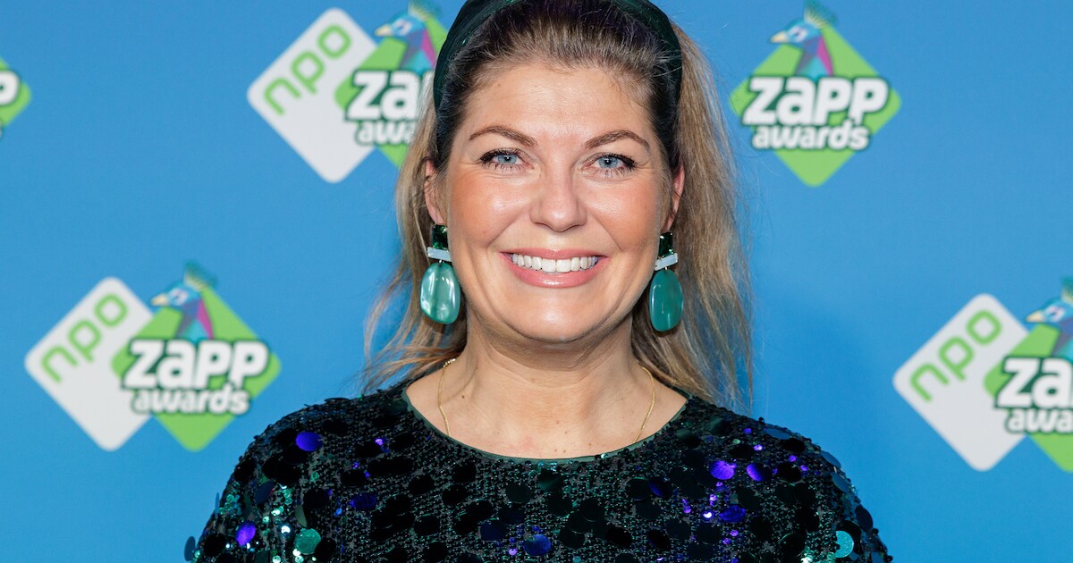 Het is alsof Pauline Wingelaar wil zeggen: ik lijk wel mooi, maar in ...