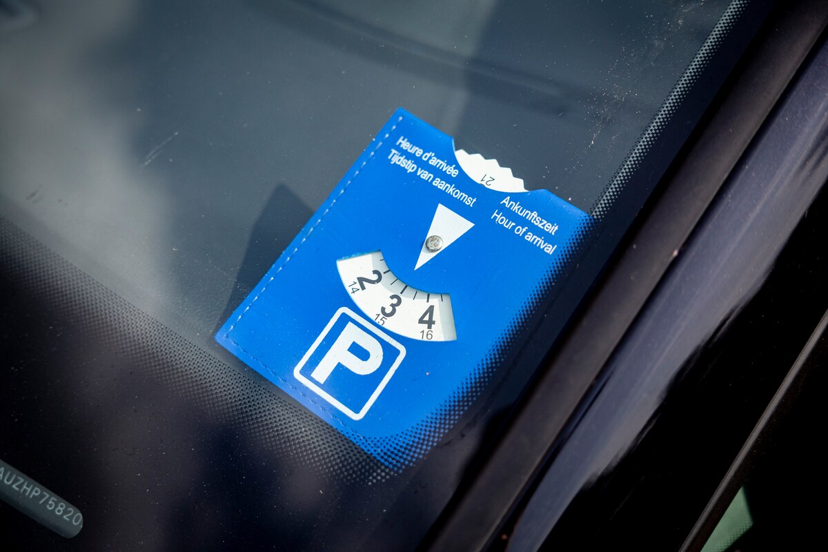 Ontheffingen blauwe zone Duivendrecht blijven in 2026 geldig | Ouder-Amstel | AD.nl