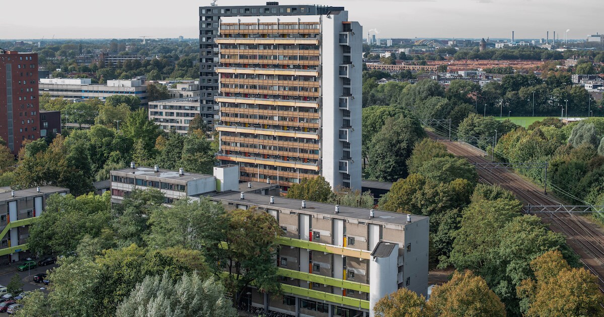 Veelbesproken renovatie raakt nu ook bewoners oranje Tuindorpflat: ‘Dit ...