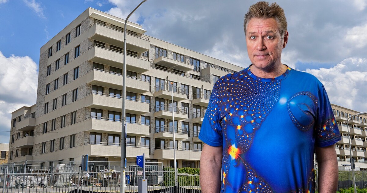 De nieuwe woningen aan het einde van deze weg lijken zo mooi gelegen ...