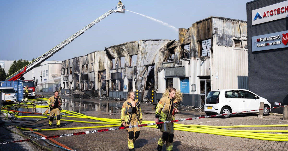 Bedrijven in de as gelegd door vlammenzee: ‘Kennelijk heeft iemand het ...