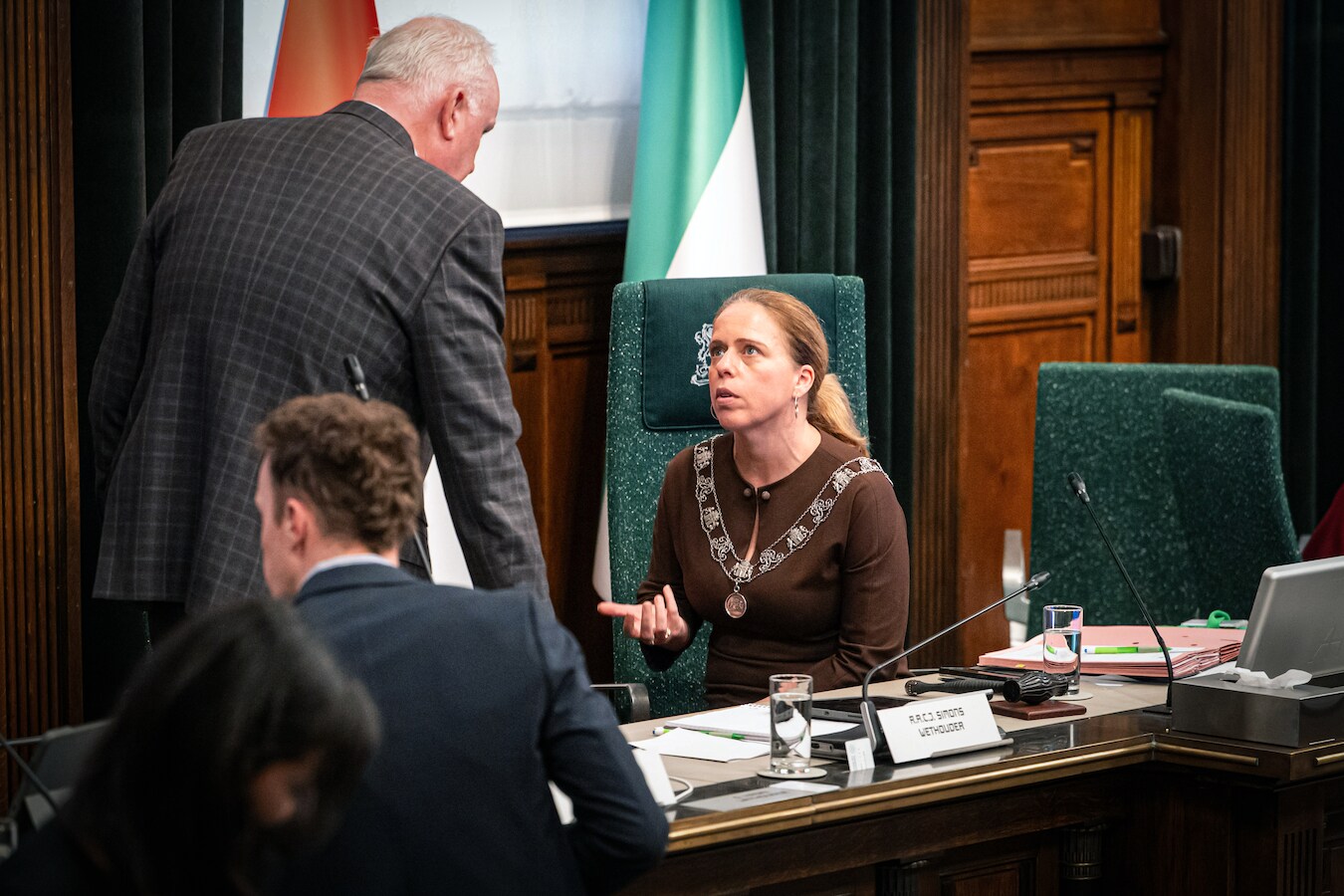 Tranen, saoto-soep en geheim overleg: zo werd het Nationaal Vuurwerk ...