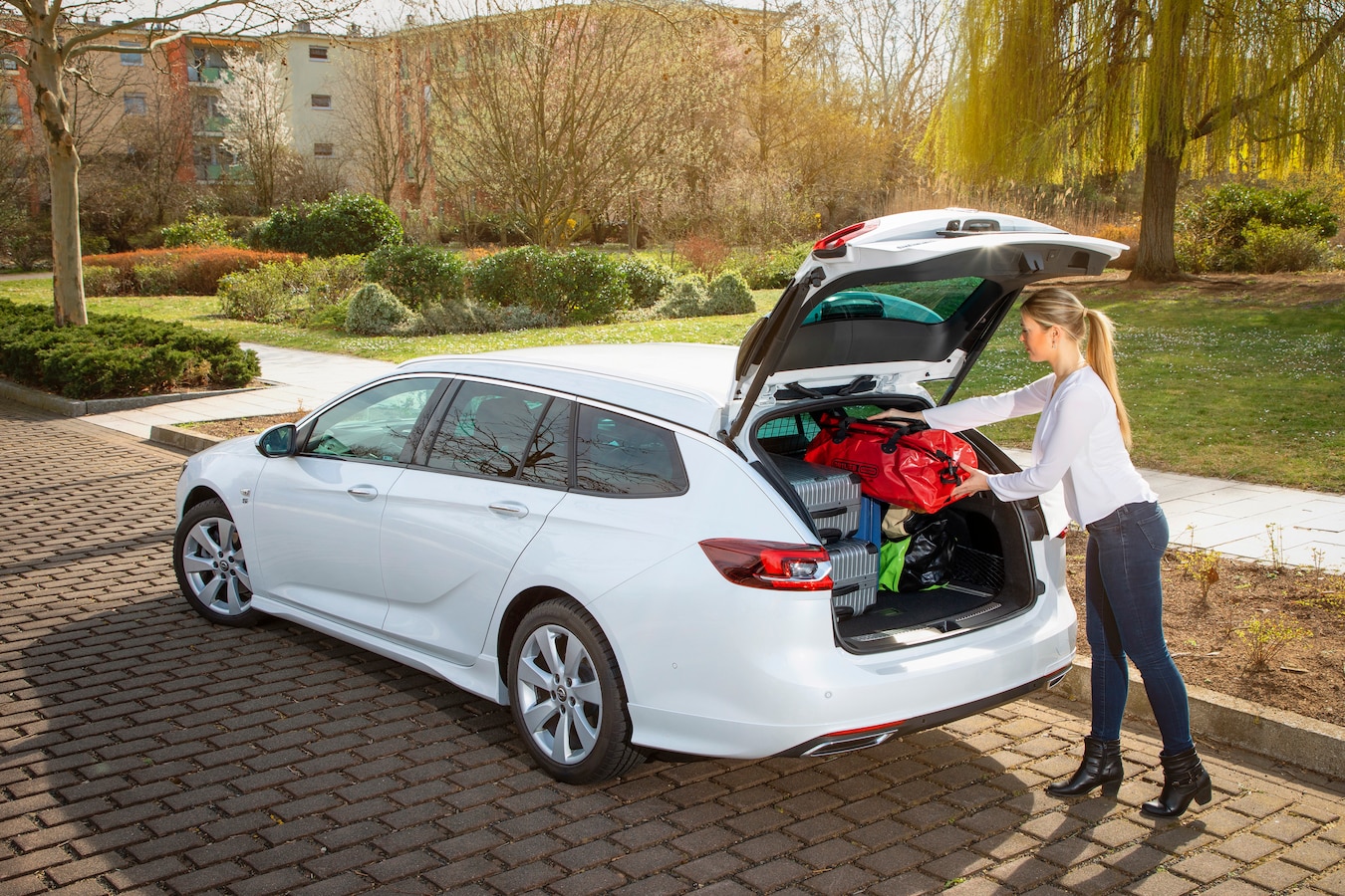 Kofferbak van je auto te klein voor al je bagage? Er is een oplossing ...