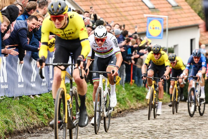 Concurrentie vreest na nieuwe show Mathieu van der Poel: ‘Bij hem sta ...