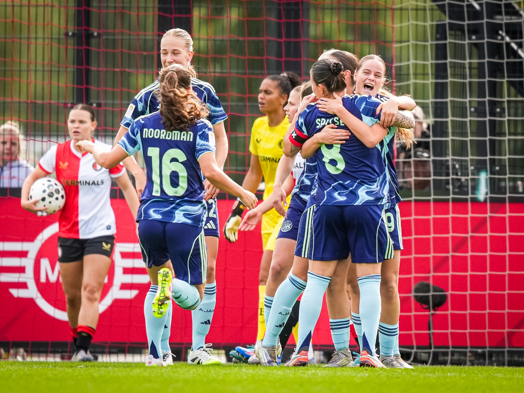 Volleybalsters stranden in kwartfinale WK na zinderende vijfsetter ...