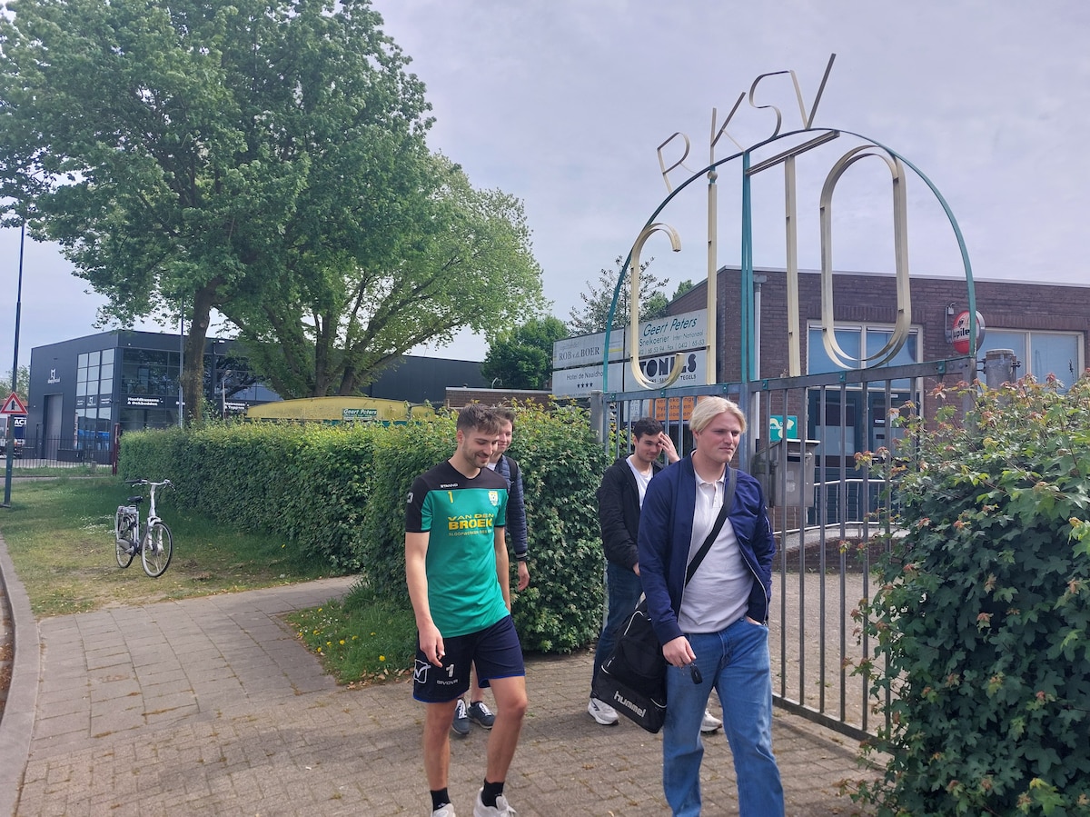 Kleine voetbalclubs in Oss vrezen voor voortbestaan; wie volgt het lot van SV Ruwaard? | Foto ...