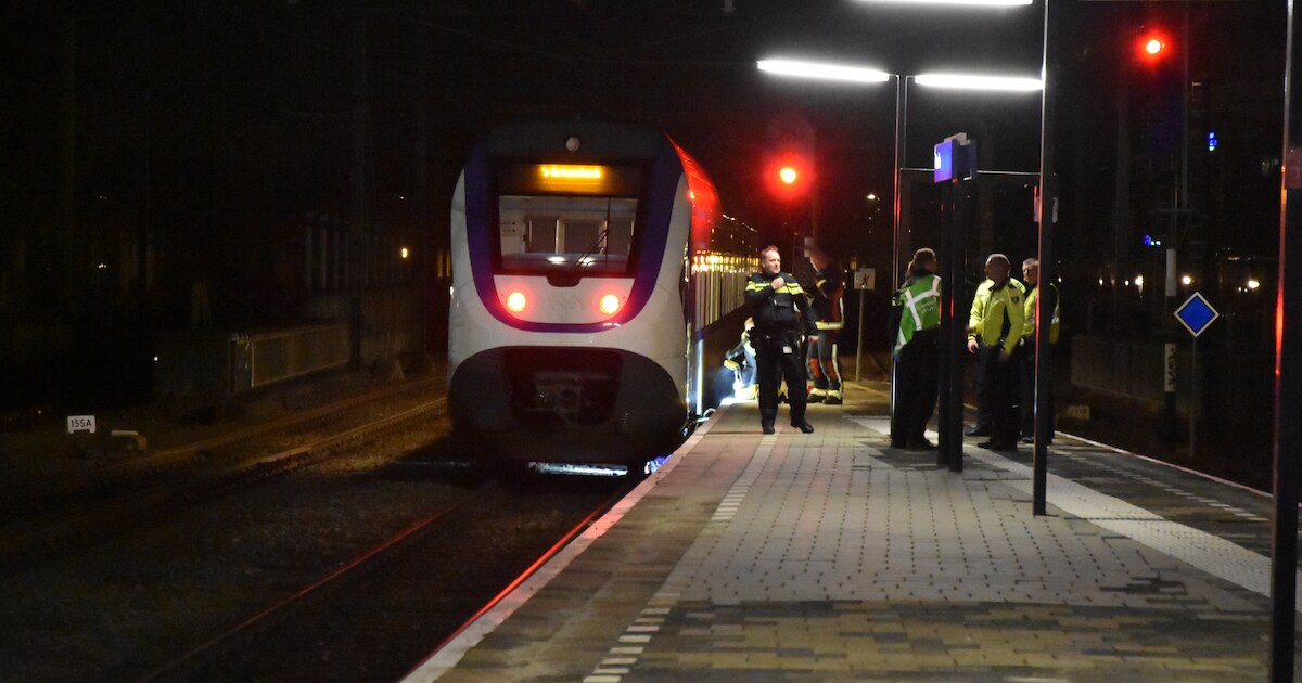 Persoon bekneld onder trein bij station Gouda | Groene Hart | AD.nl