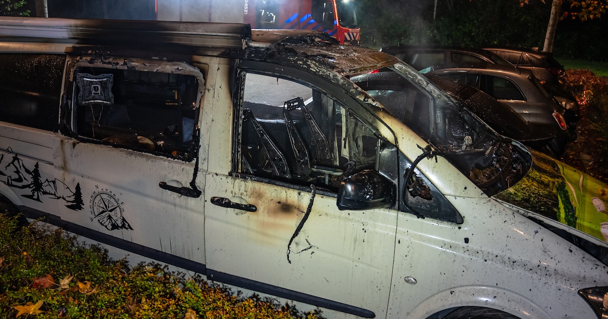 Bestelbus uitgebrand op Melanchtonweg in Rotterdam | 112 nieuws ...