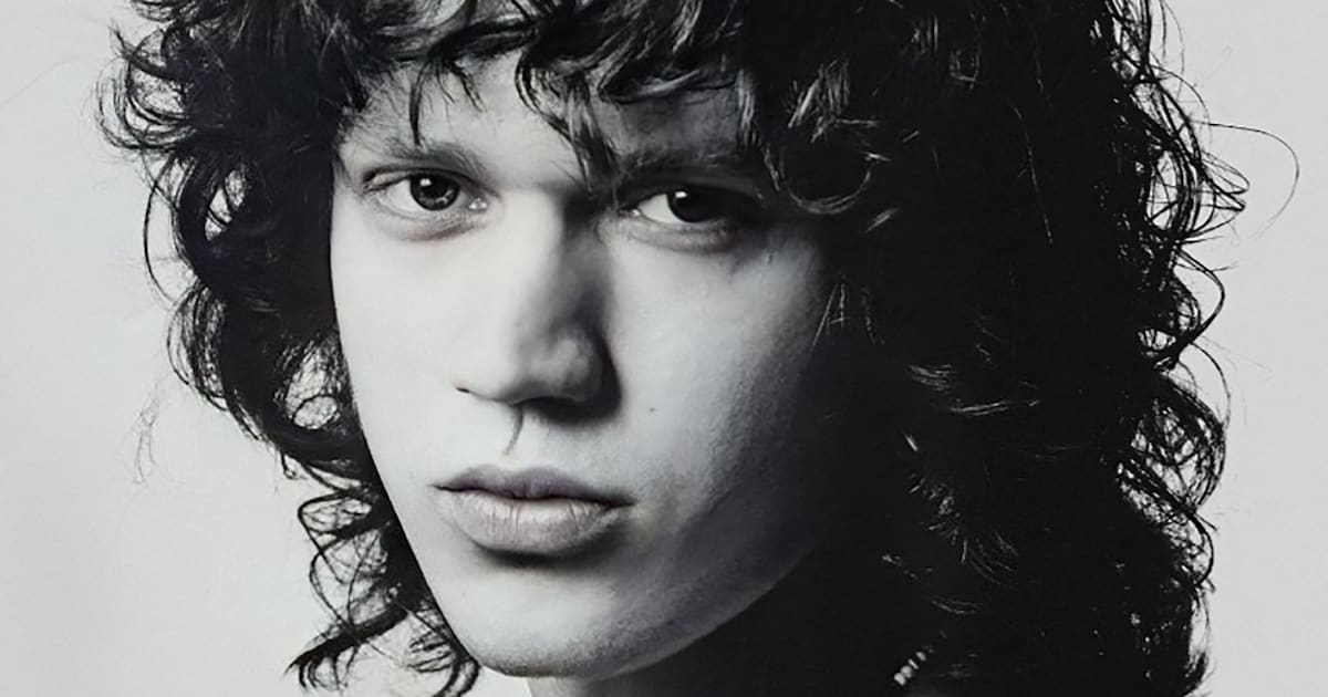 Alphenaar Mike (24) reist als Jim Morrison de wereld over: ‘Voor ...