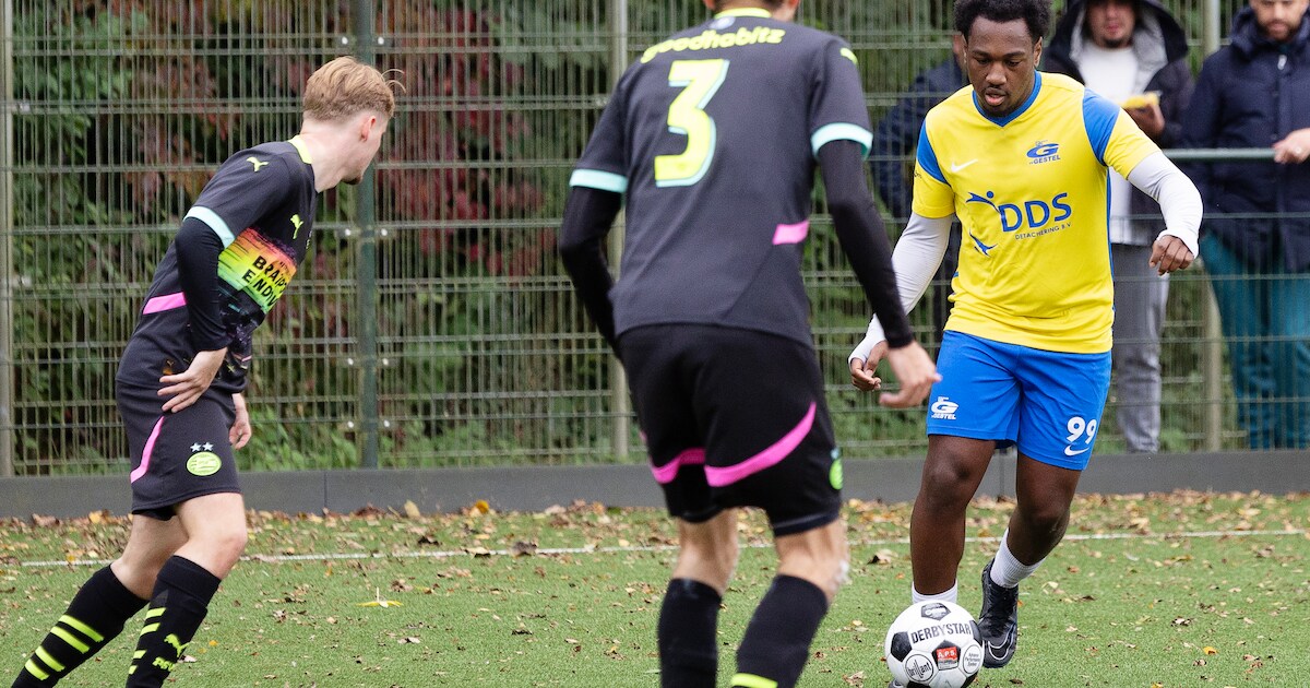Willy van de Kerkhof ziet kleinzoon wereldgoal maken voor PSV AV ...
