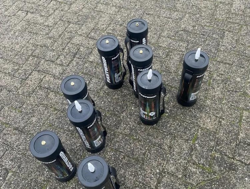 Man (47) zonder rijbewijs slalomt met negen cilinders lachgas over de ...