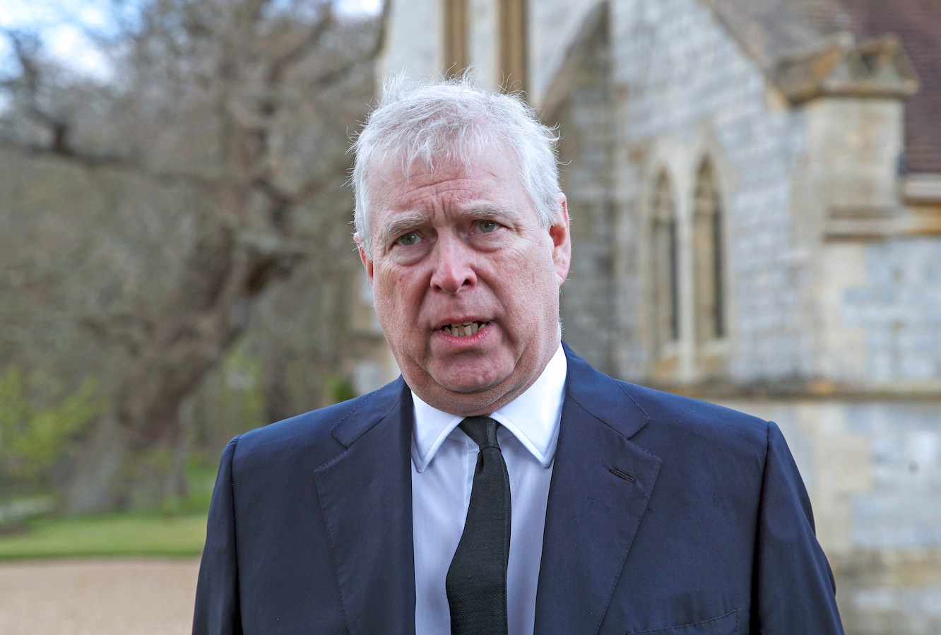 Voormalige Britse prins Andrew gearresteerd op verdenking van ...