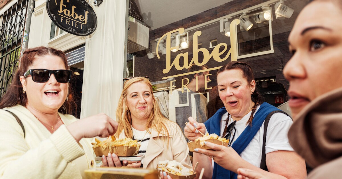 Buren zijn mega-rijen bij TikTok-hit Fabel Friet zat en stappen naar de ...