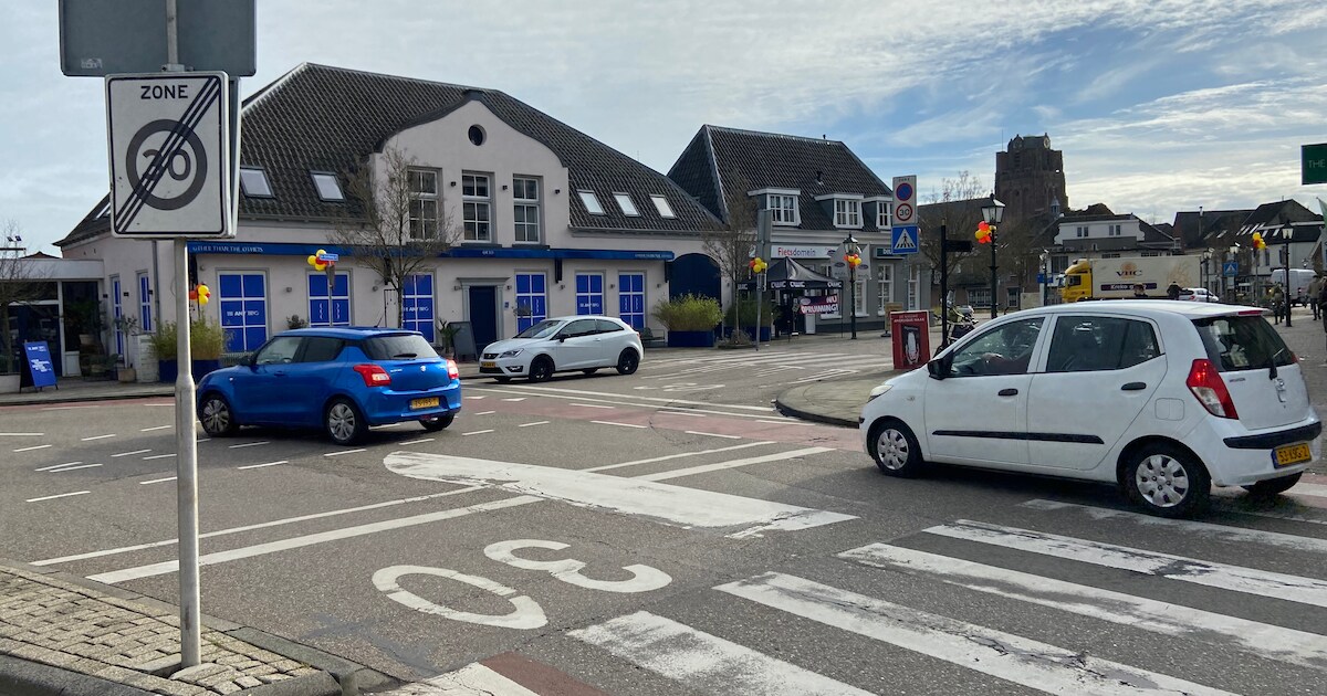 Binnenstad van Wijk bij Duurstede alleen via omweg te bereiken nu kruispunt op de schop gaat ...