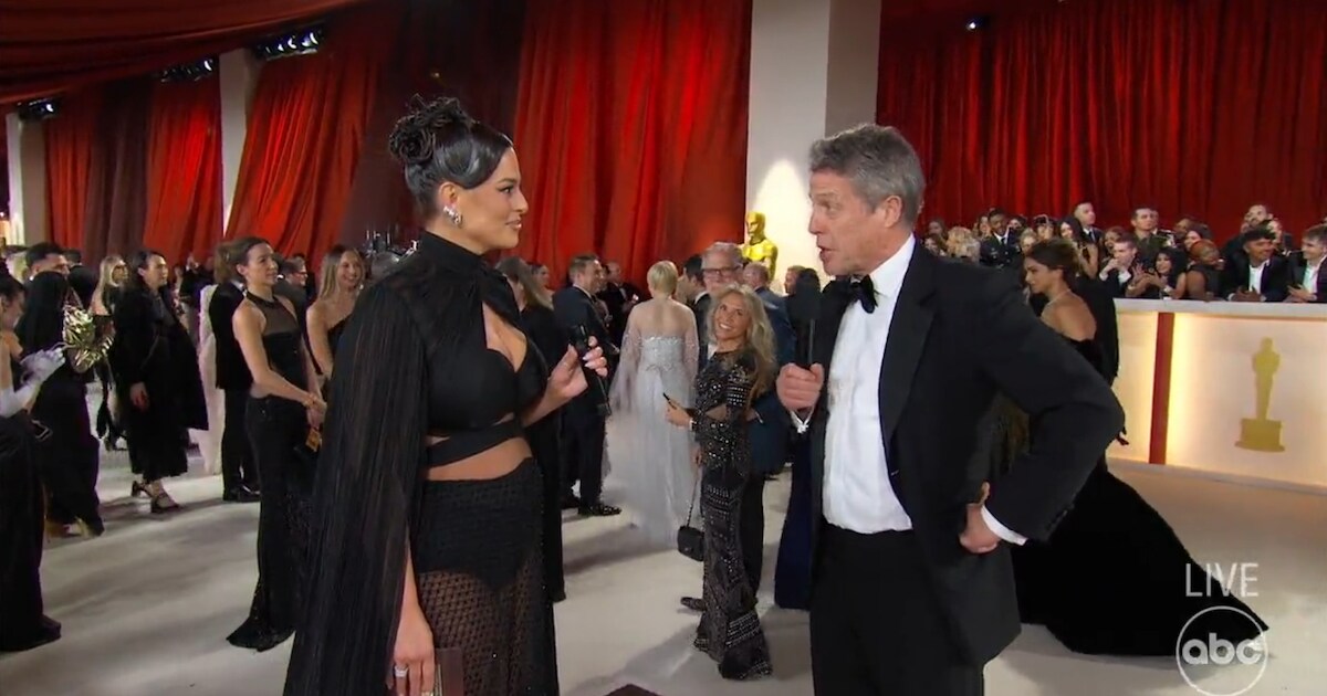 Ashley Graham over ongemakkelijk interview met ‘botte’ Hugh Grant: ‘Ik ...