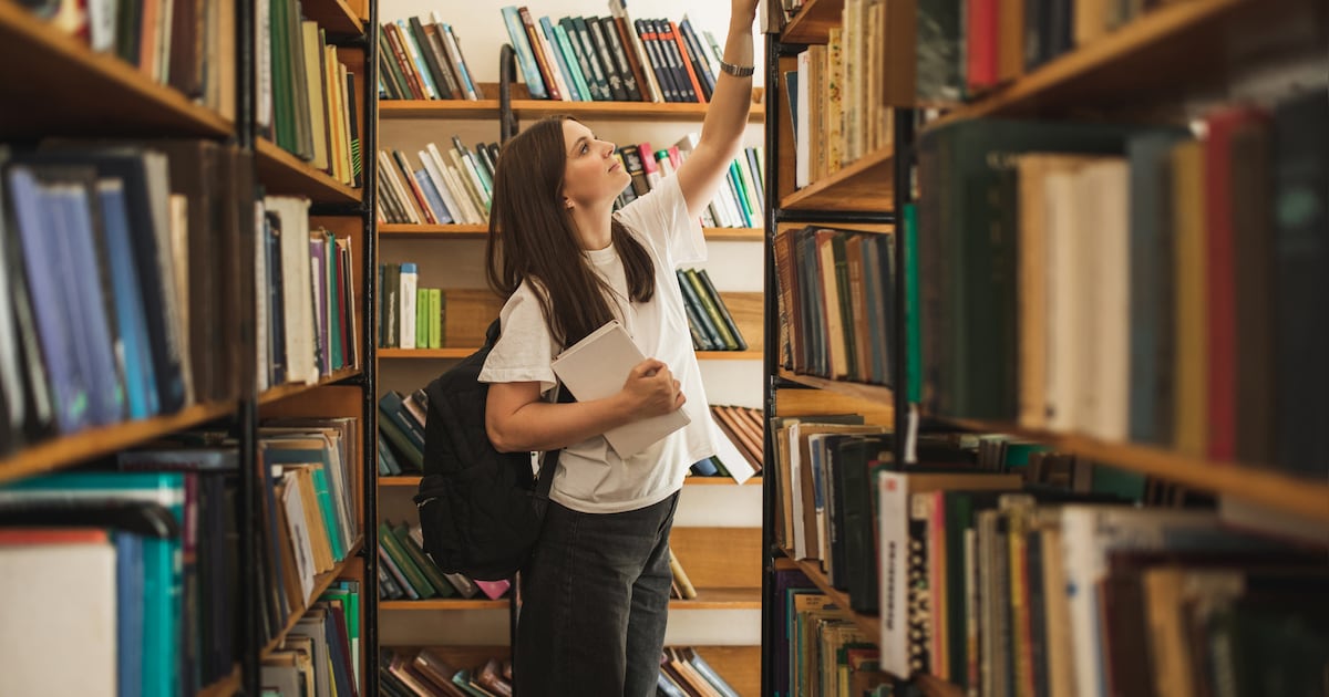 Bibliotheek Oude-Tonge opent deuren in De Grutterswei | Regio | AD.nl